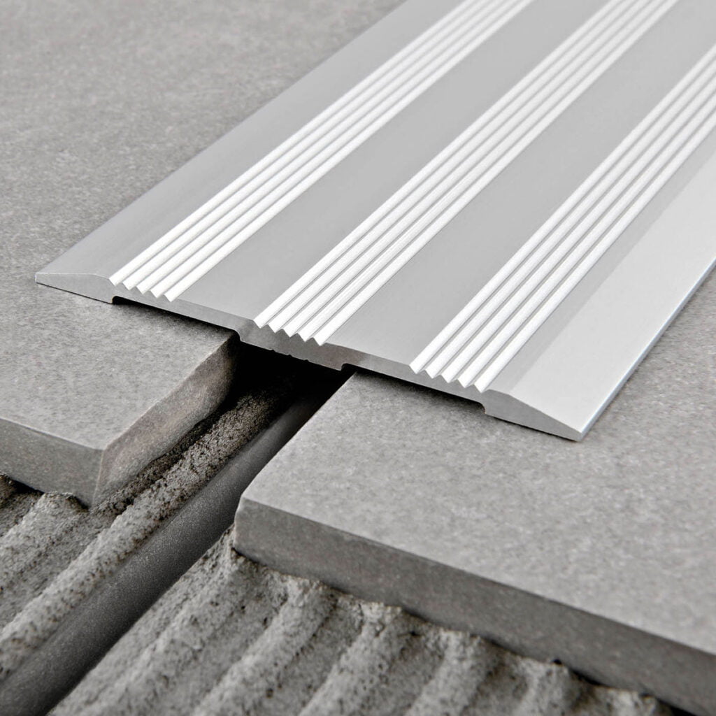 Vloerprofielen | RVS, messing of aluminium vloerprofiel | Mapro B.V.