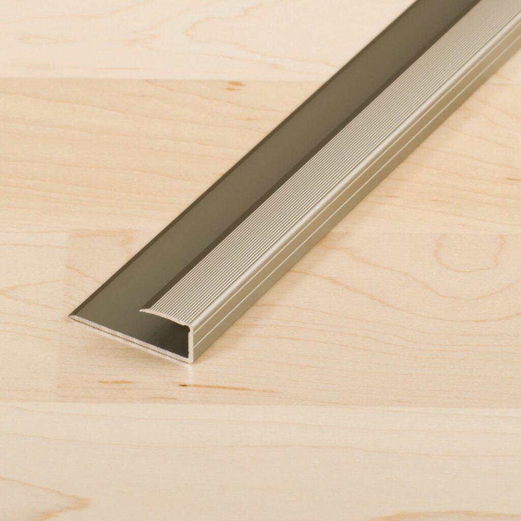 Vloerprofielen | RVS, messing of aluminium vloerprofiel | Mapro B.V.